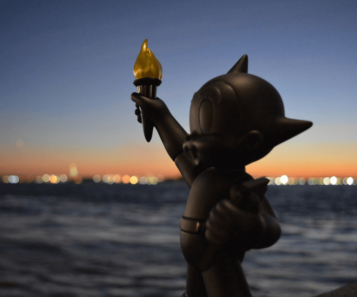 Astro Boy - Statue of Liberty Black Edition By ToyQube x Tezuka ...