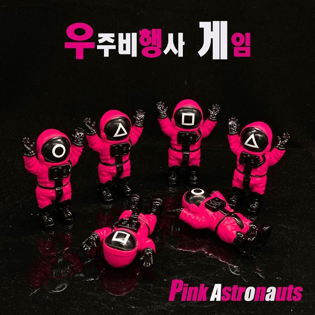 Pink Astronauts Squid Game ver. by Mad Monk - The Toy Chronicle