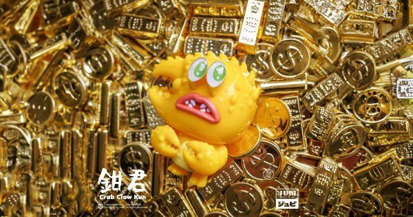 JUBI Presents Crab Claw Kun Glistening Yellow Edition - The Toy Chronicle