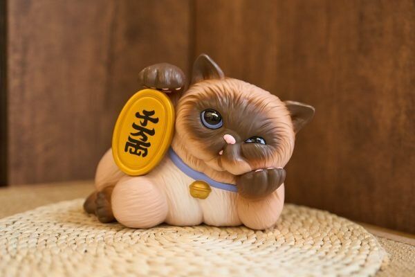LEONLOLLIPOP x Unbox Industries Presents GLOOMIE CAT - The Toy Chronicle